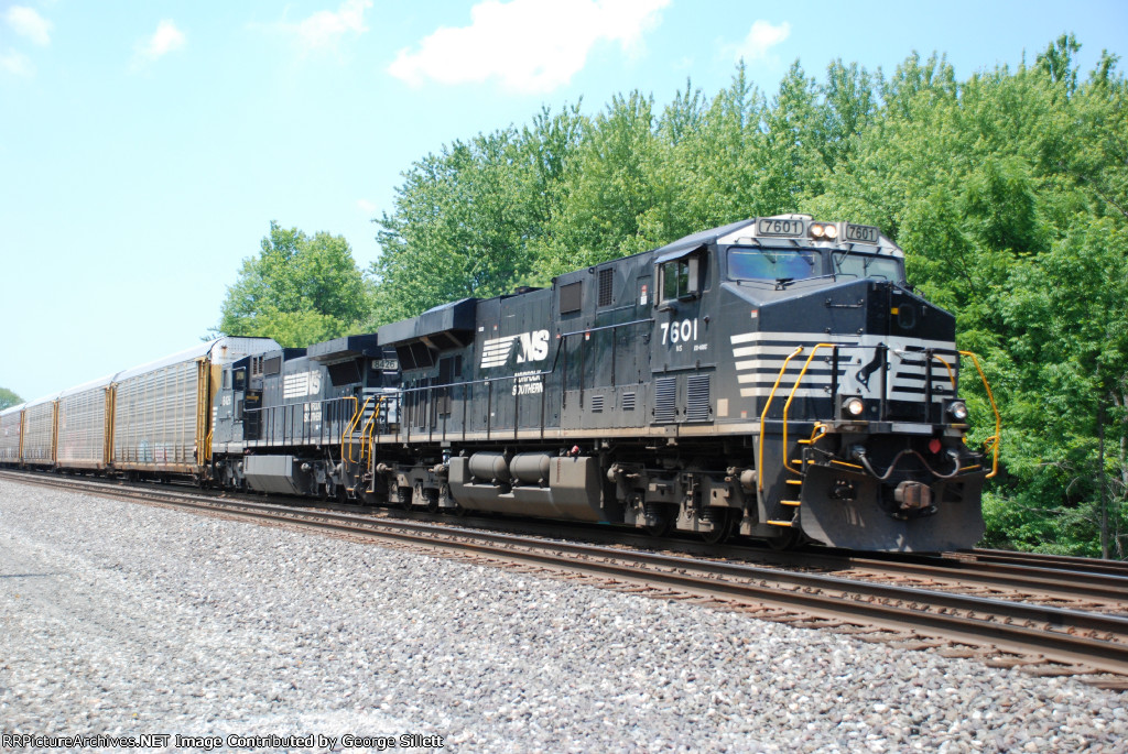 NS 7601 powers autoracks east.